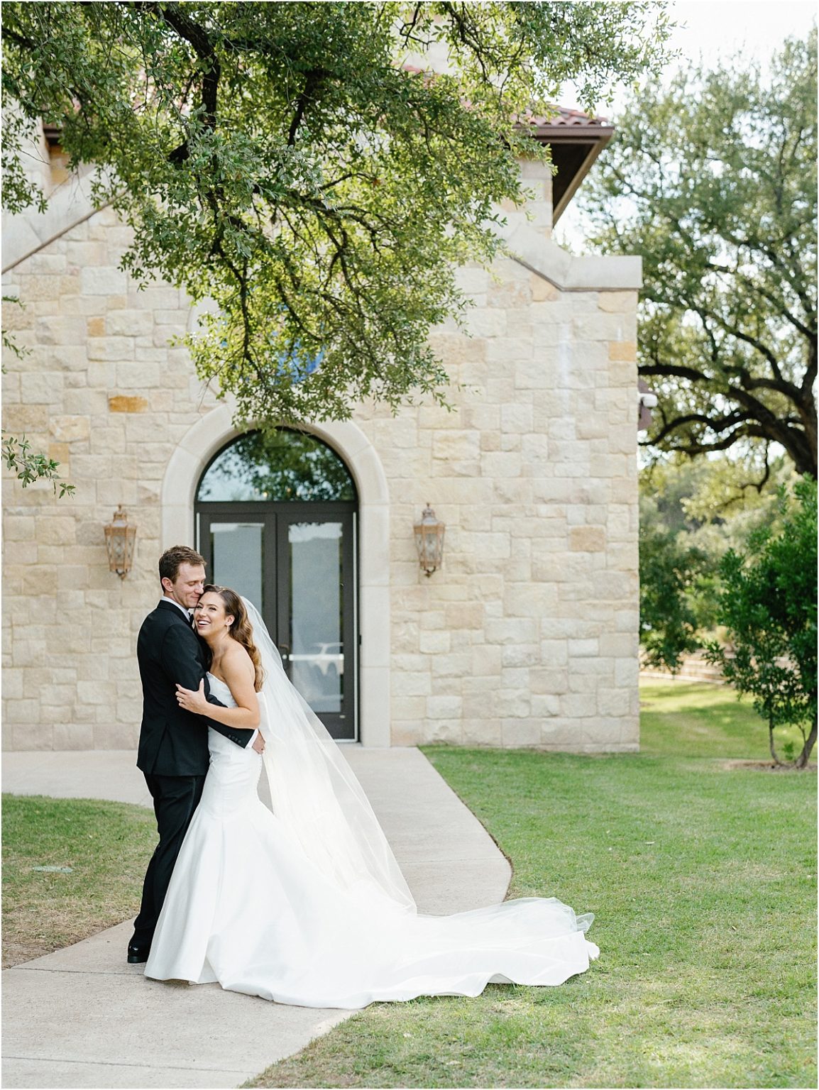 Luxury Lakeway Resort and Spa Wedding - amyodom.com